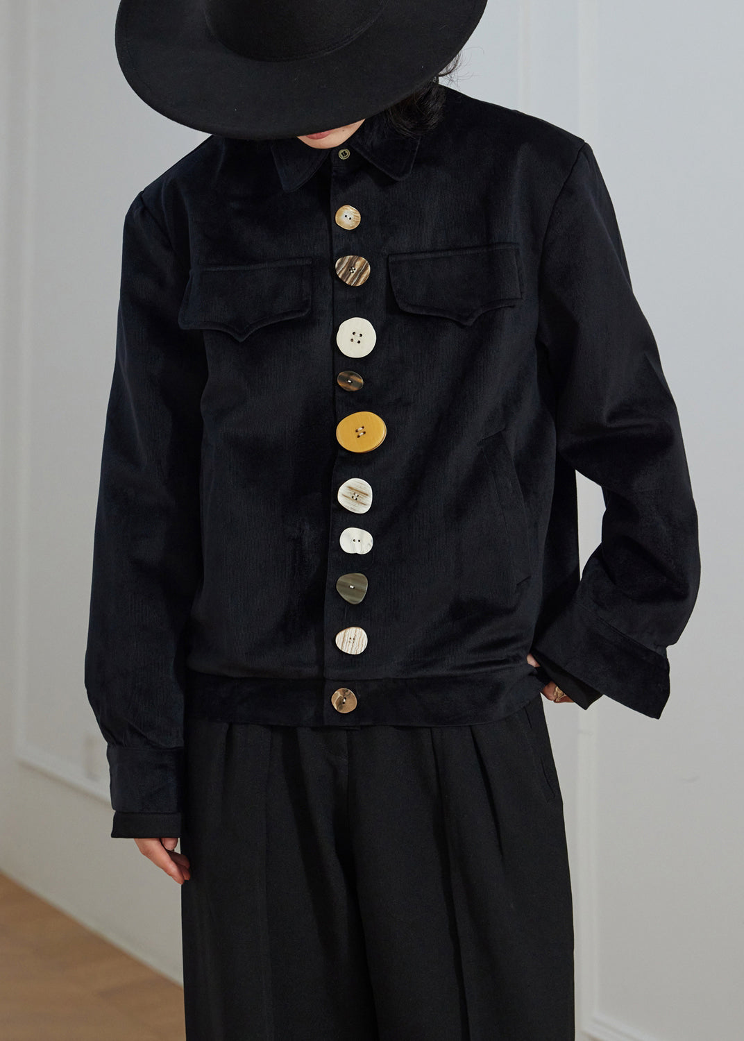 Startseite / WW | Schwarze Peter-Pan-Kragen Knopf Taschen Cordjacken